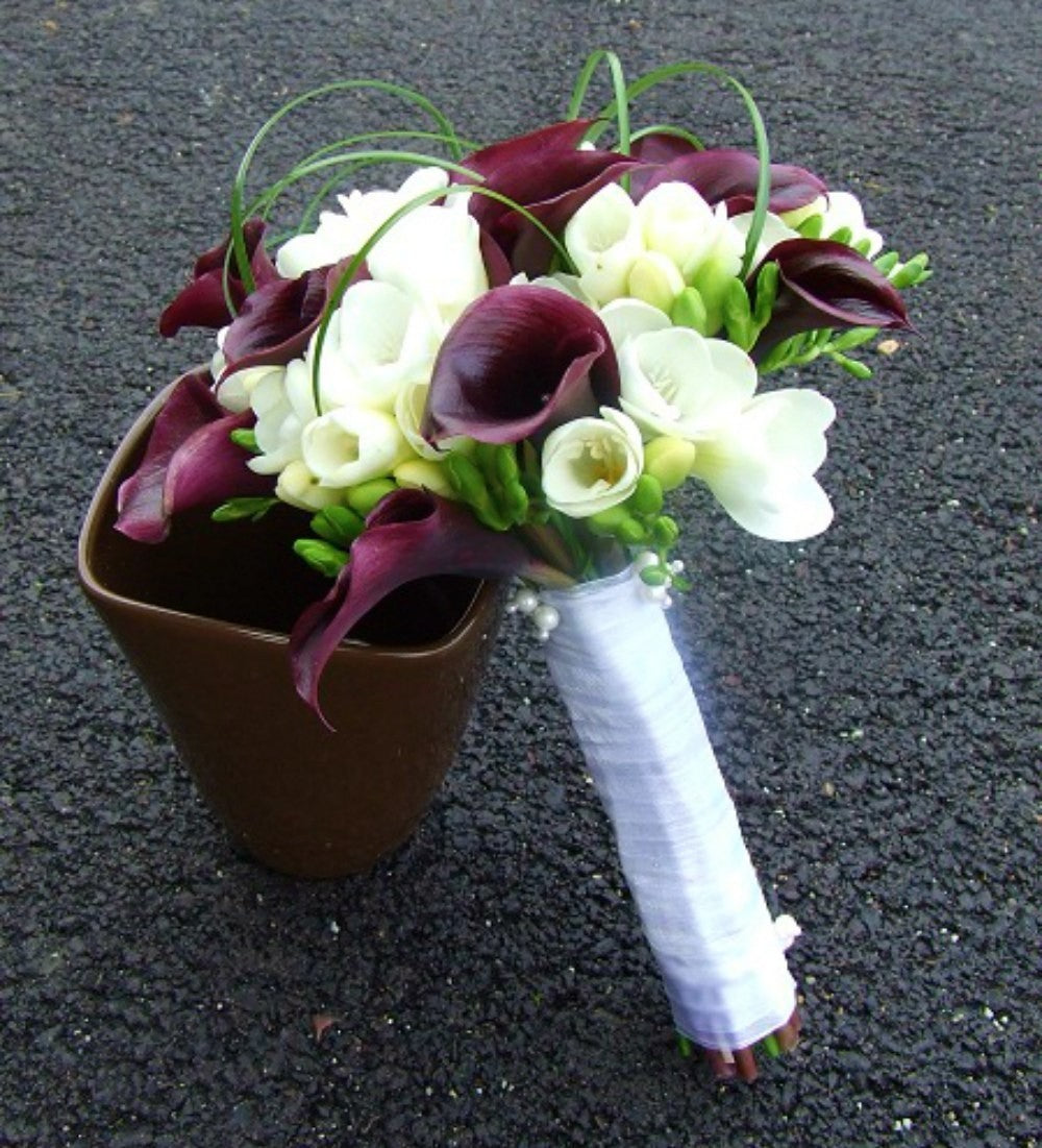 Buchet cununie cale grena si frezii – Atelier Secret Garden