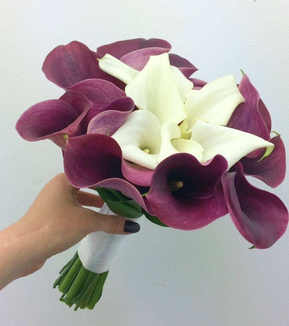 Buchet mireasa din 19 cale grena si albe – Atelier Secret Garden