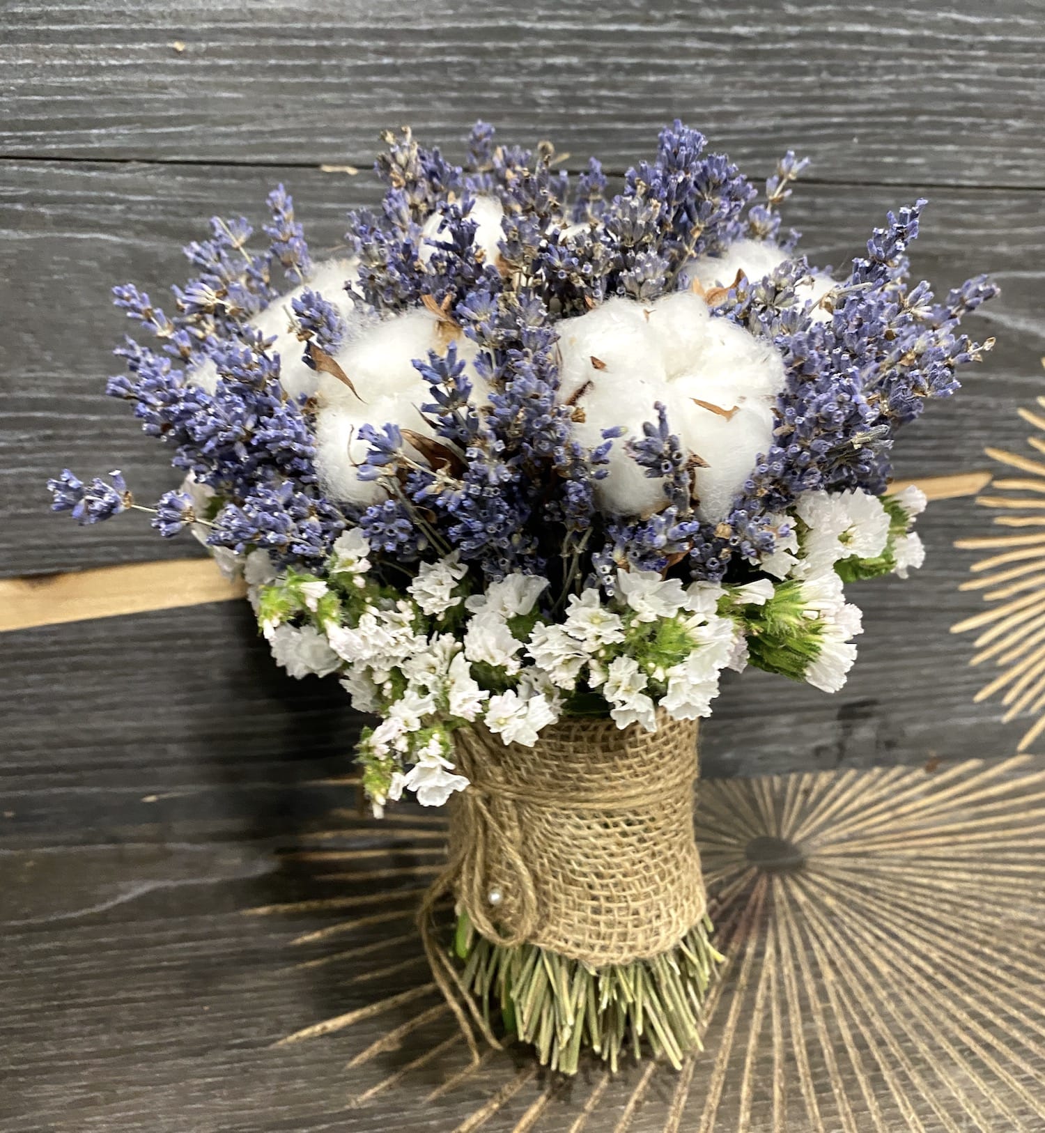 Buchet mireasa rustic lavanda si limonium alb – Atelier Secret Garden